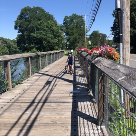 Farmington Canal Heritage Trail: Farmington River Loop